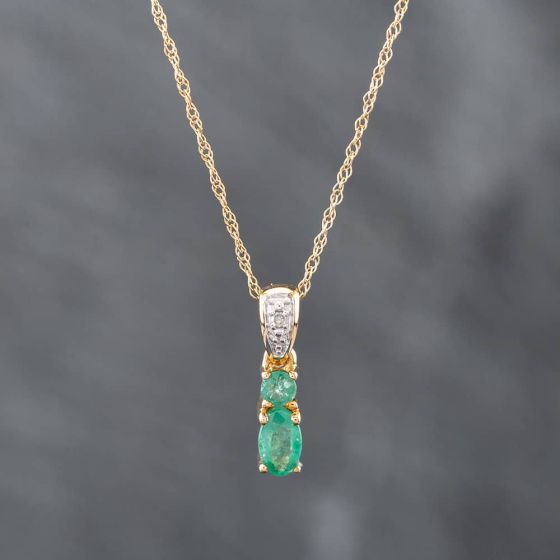 Second Hand Yellow Gold Oval Cut Emerald & Single Cut Diamond Pendant ...