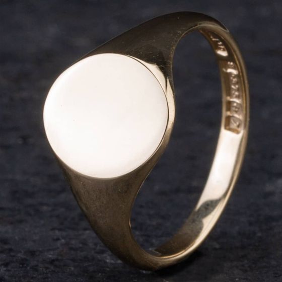 Second Hand 9ct Yellow Gold Oval Signet Ring 4110631 - Est. 1888 ...