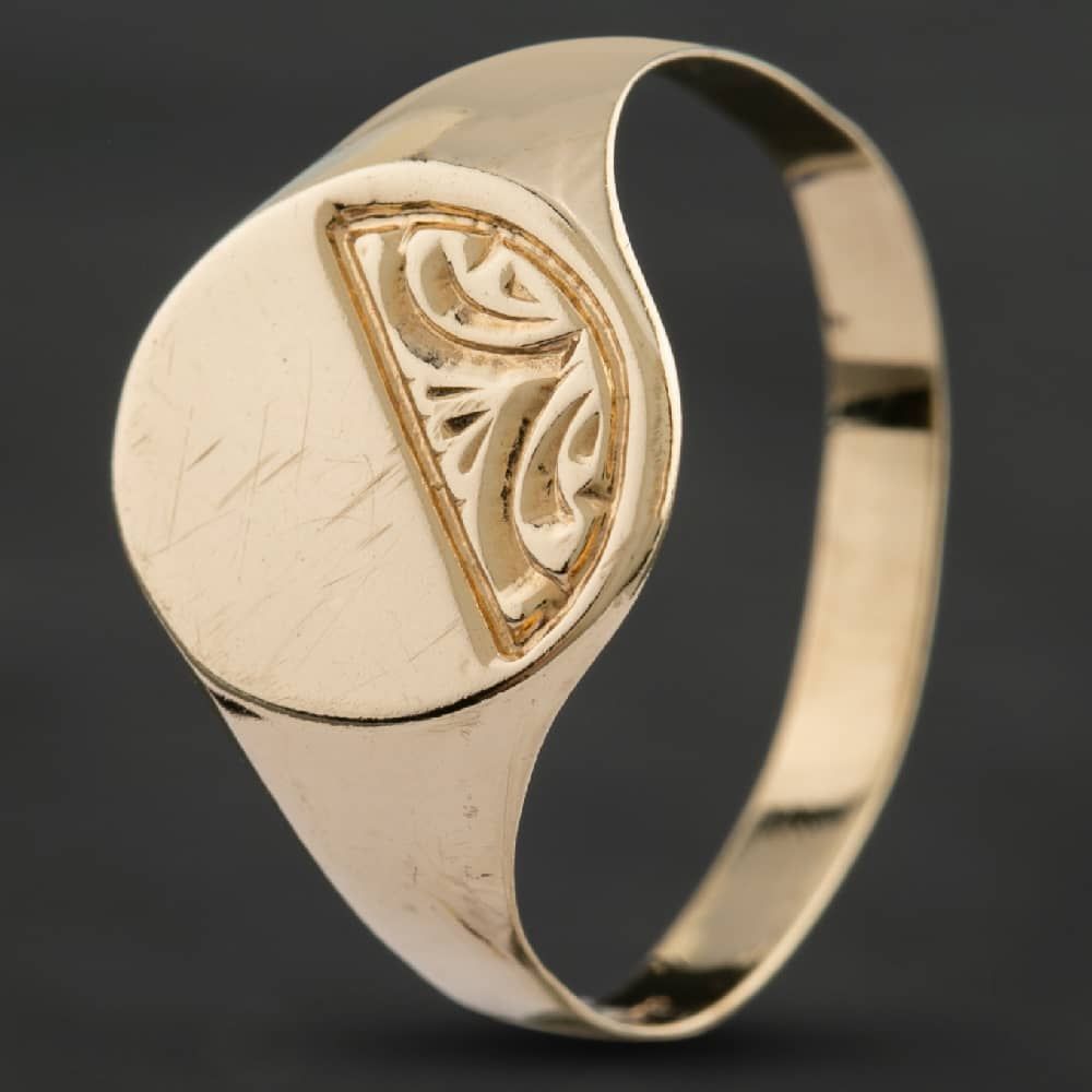 Second Hand 9ct Yellow Gold Half Engraved Signet Ring - thbaker.co.uk